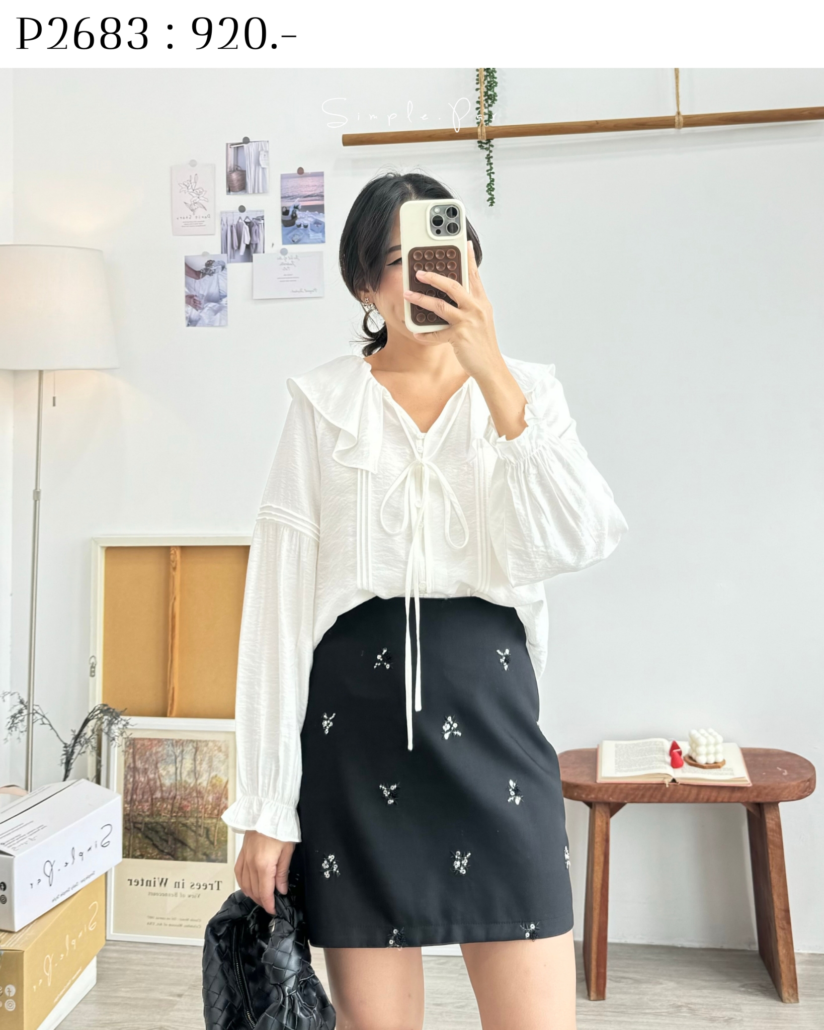 P2683 : กระโปรงสั้นสีดำปักลายดอกไม้และเลื่อมตามแบบ - Simple Par