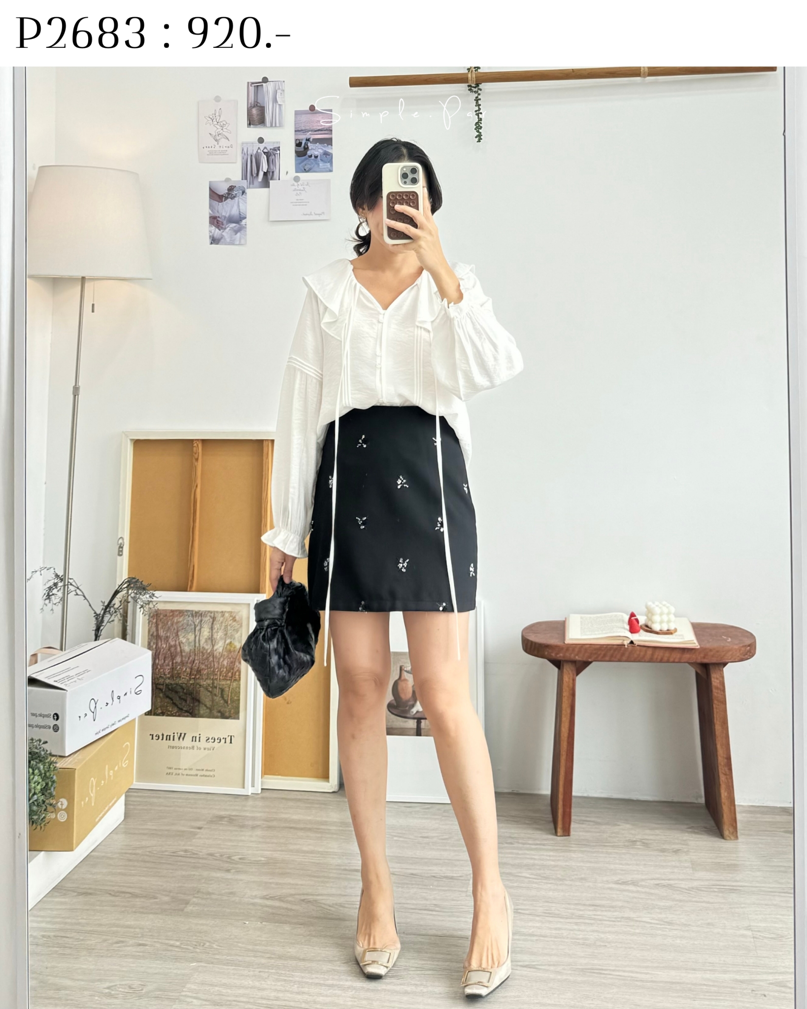 P2683 : กระโปรงสั้นสีดำปักลายดอกไม้และเลื่อมตามแบบ - Simple Par